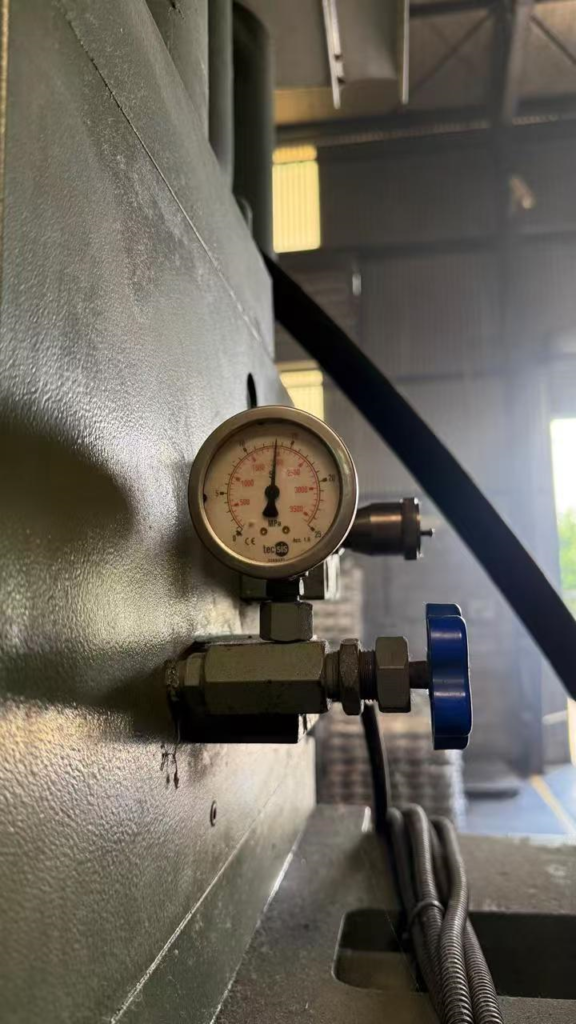 Die casting machine accumulator pressure regulation process